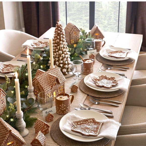 Pottery Barn | Dining | Pottery Barn Gingerbread Snowflake Plates Set ...